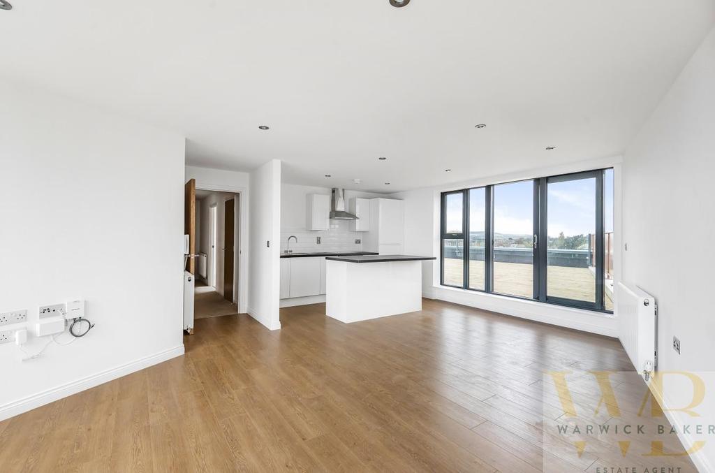 Mariner Point, Shoreham-By-Sea 2 bed flat - £450,000