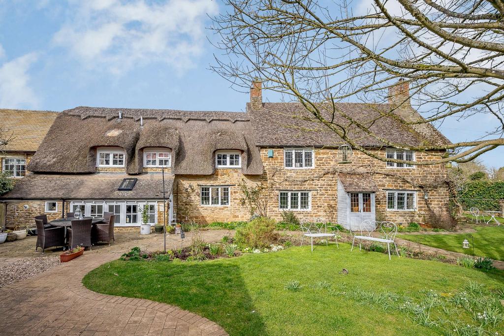 High Street, Middleton Cheney... 4 bed semi-detached house - £675,000