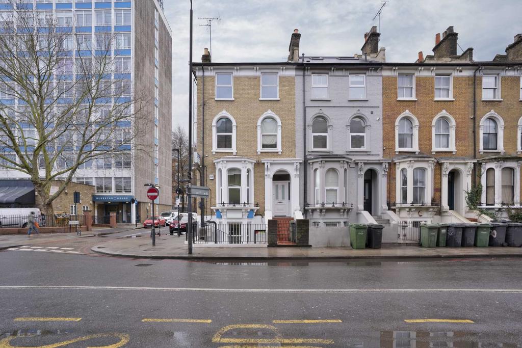 Stockwell Road, Brixton, SW9 2 bed flat - £1,800 pcm (£415 pw)