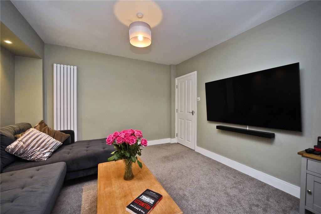 Walton Avenue, North Cheam, Surrey, SM3 4 bed terraced house - £550,000