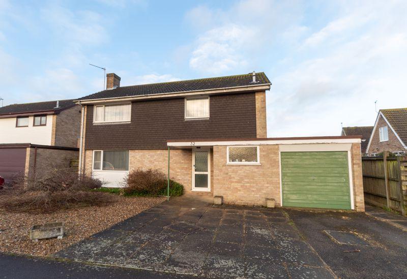 Sutherland Drive, Lowestoft, Suffolk 4 bed detached house - £299,950