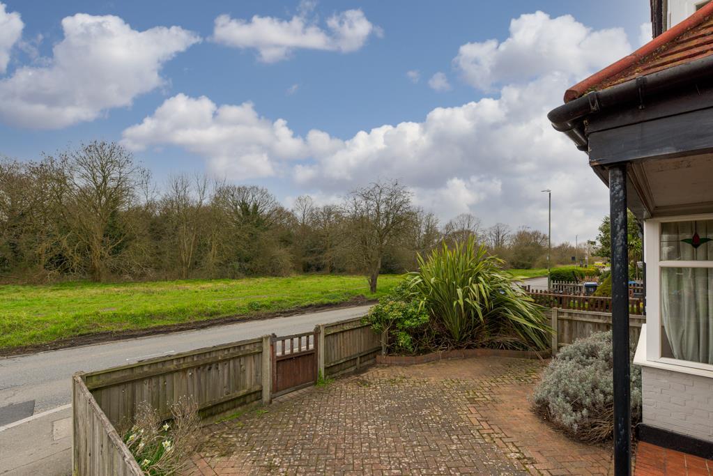 Commonside West, Mitcham 3 bed semi-detached house - £500,000