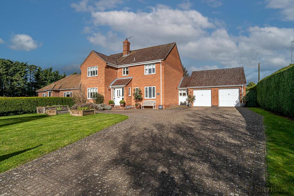 Rushbrooke Lane, Bury St. Edmunds 4 bed detached house - £650,000
