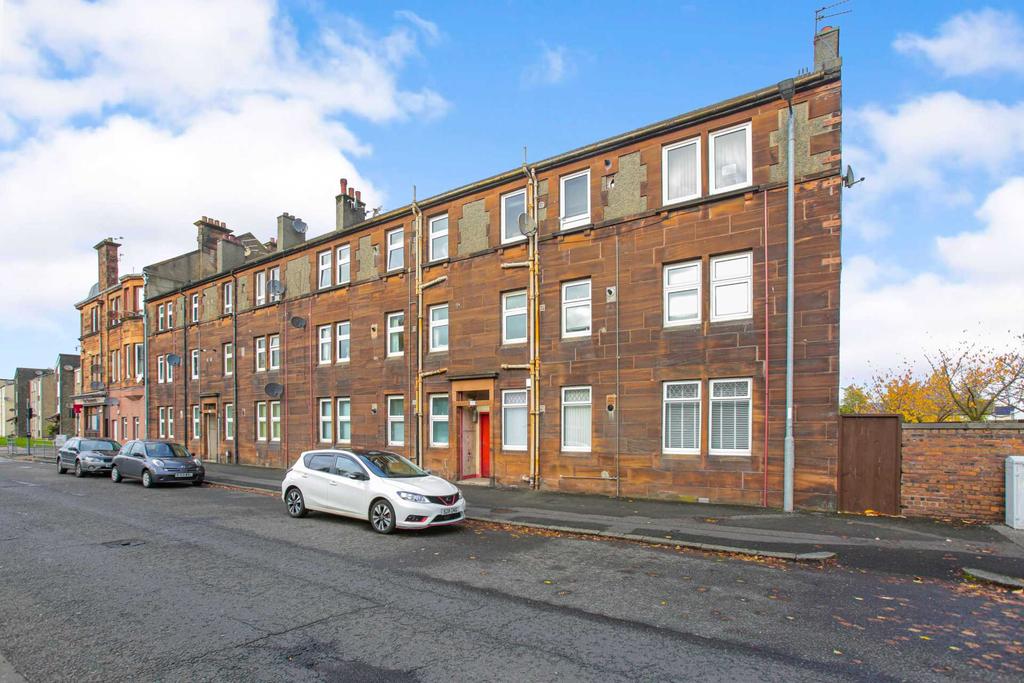 High Street, Renfrew 2 bed apartment - £65,000