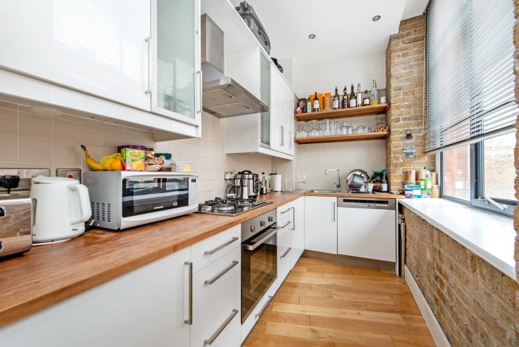 Thrawl Street London E1 1 bed flat - £1,928 pcm (£445 pw)