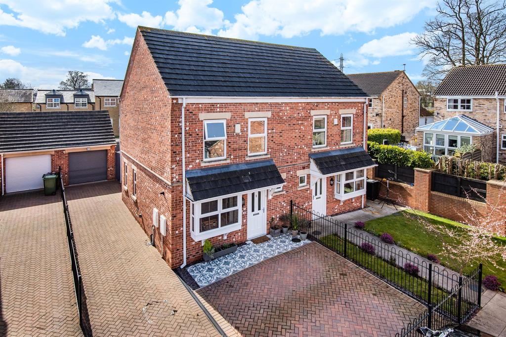 Walton Gardens, Thorp Arch, LS23 7FU 4 bed semi-detached house - £325,000