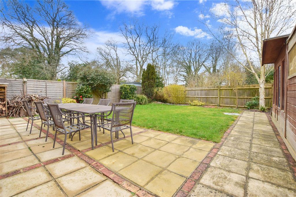 Redehall Road, Smallfield, Surrey 4 bed detached house - £625,000