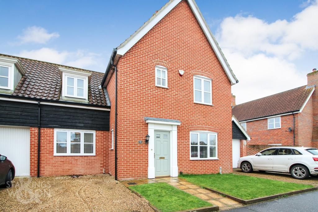 Ryefield Road, Mulbarton, Norwich 4 bed link detached house - £325,000