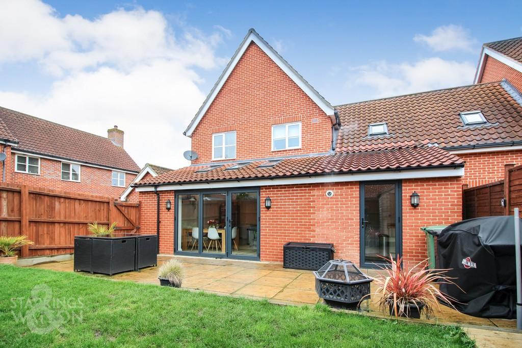Ryefield Road, Mulbarton, Norwich 4 bed link detached house - £325,000
