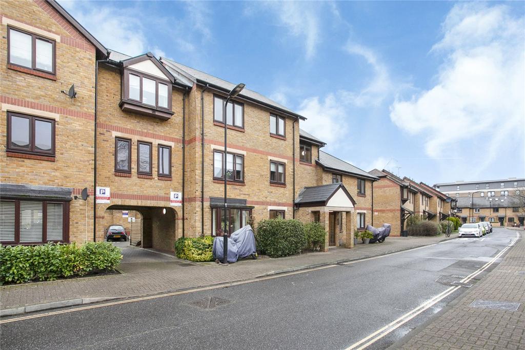 Riverside Close, London, E5 1 bed apartment - £350,000