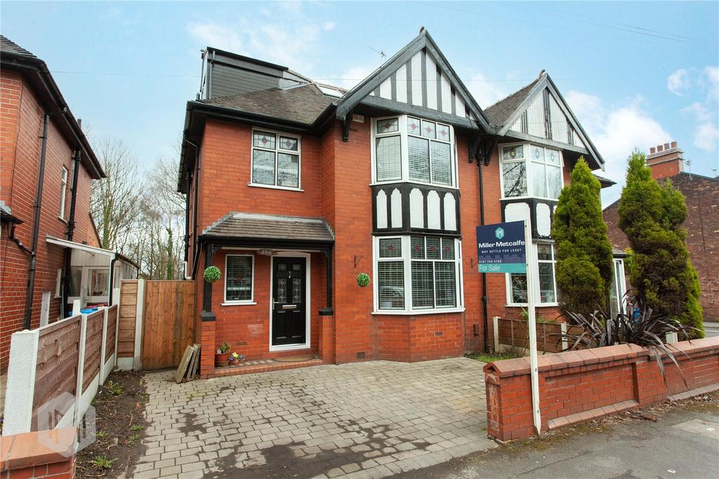 Walkden Road, Worsley, Manchester, M28 4 bed semi-detached house - £325,000