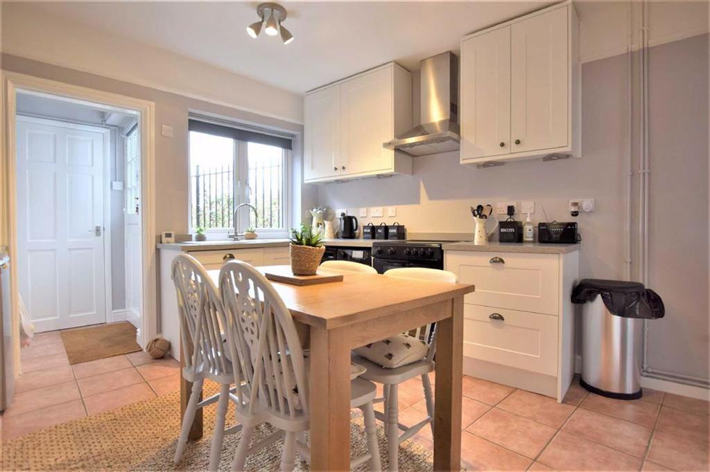 Hamilton Road, Worcester 2 bed end of terrace house - £190,000