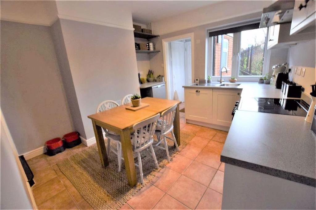 Hamilton Road, Worcester 2 bed end of terrace house - £190,000