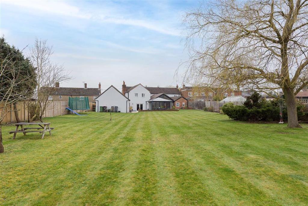 Station Road, Stanbridge 4 bed detached house - £1,000,000