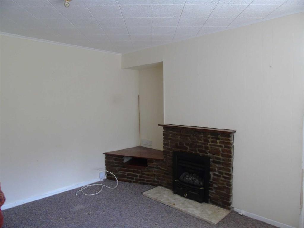 Tyn Y Cae Road, Llansamlet, Swansea 2 bed terraced house - £70,000