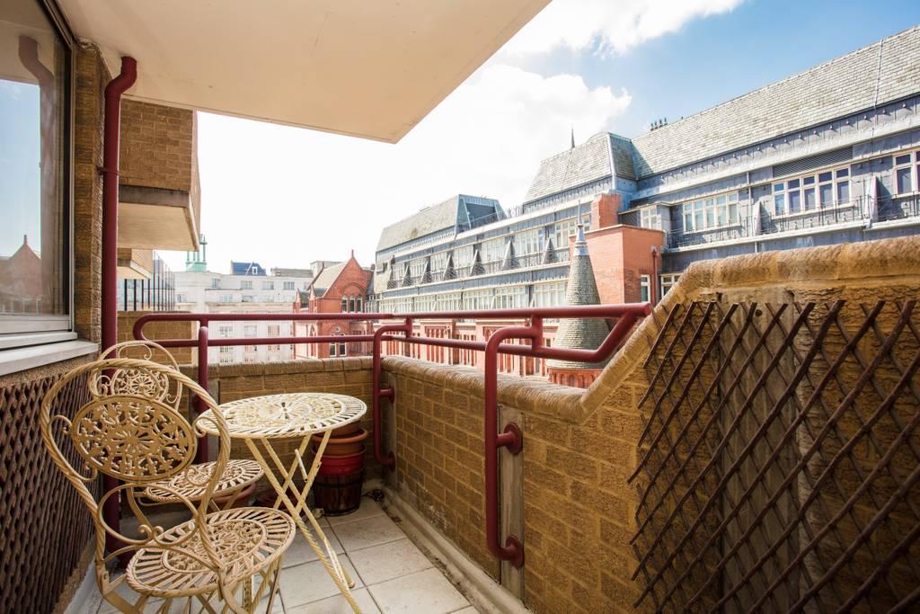 Leather Lane, London EC1N 1 bed apartment - £1,473 pcm (£340 pw)