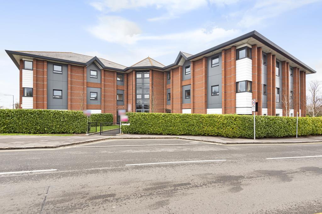 Slough, Berkshire, SL1 2 bed flat - £235,000
