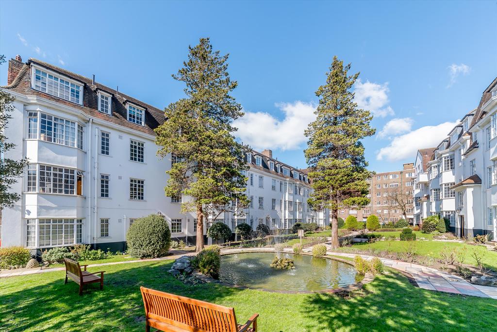 Streatham Hill, London, SW2 2 bed flat - £385,000