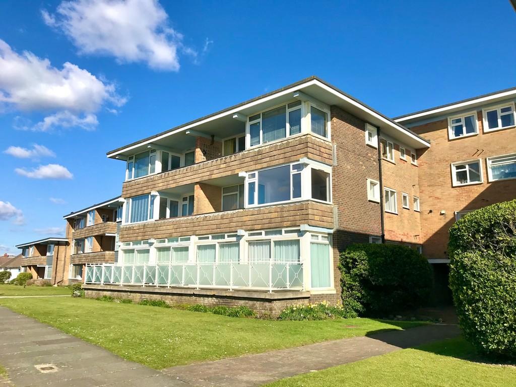 Dolphin Way, Rustington 2 bed flat - £255,000