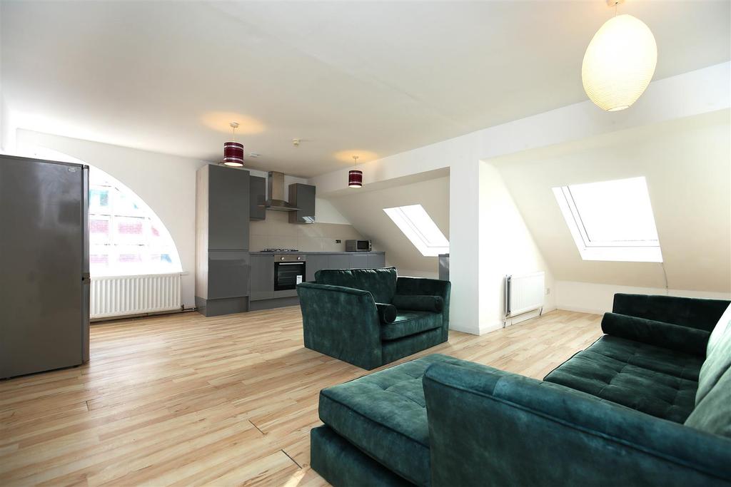 Leazes Arcade, City Centre, NE1 5 bed apartment - £1,842 pcm (£425 pw)