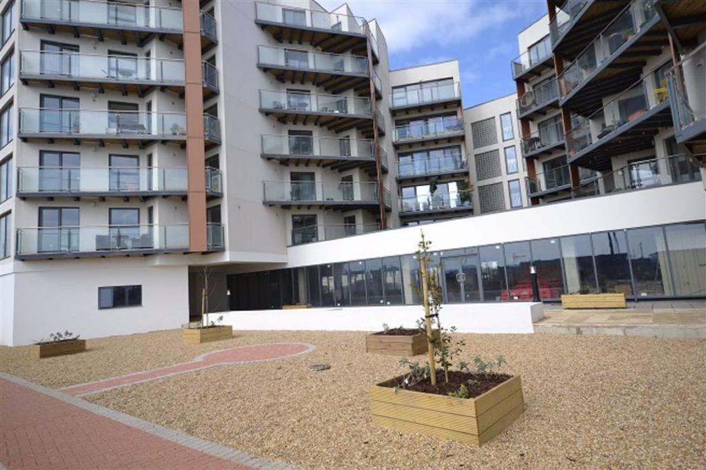 Mariners Point, Shoreham By Sea 3 bed flat - £1,600 pcm (£369 pw)