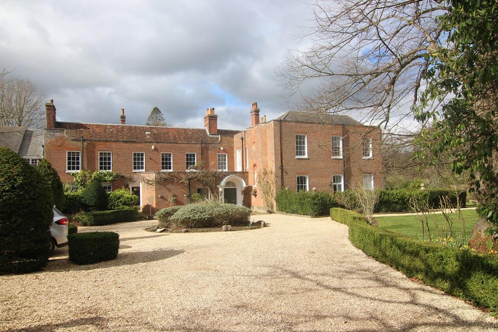 Barkham, Wokingham, Berkshire 3 bed apartment - £695,000