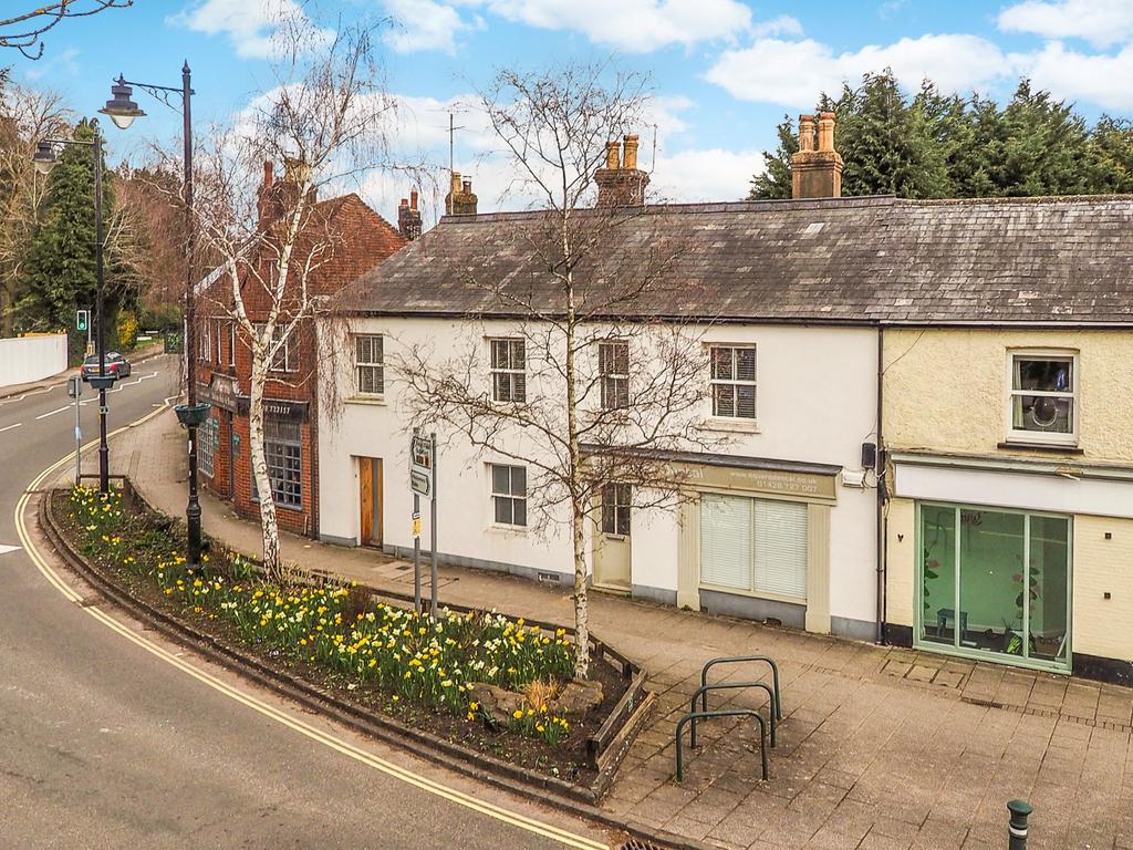 The Square, Liphook, Hampshire 2 bed maisonette - £200,000