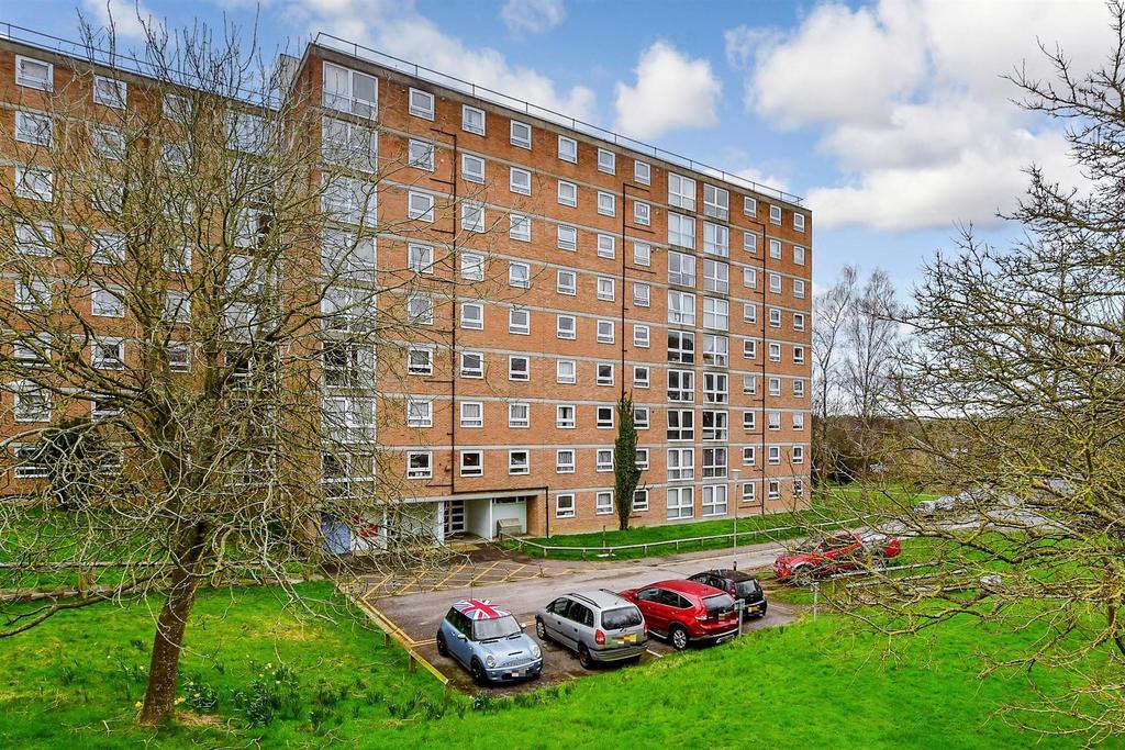 Milton Mount, Pound Hill, Crawley, West Sussex 2 bed flat for sale - £ ...