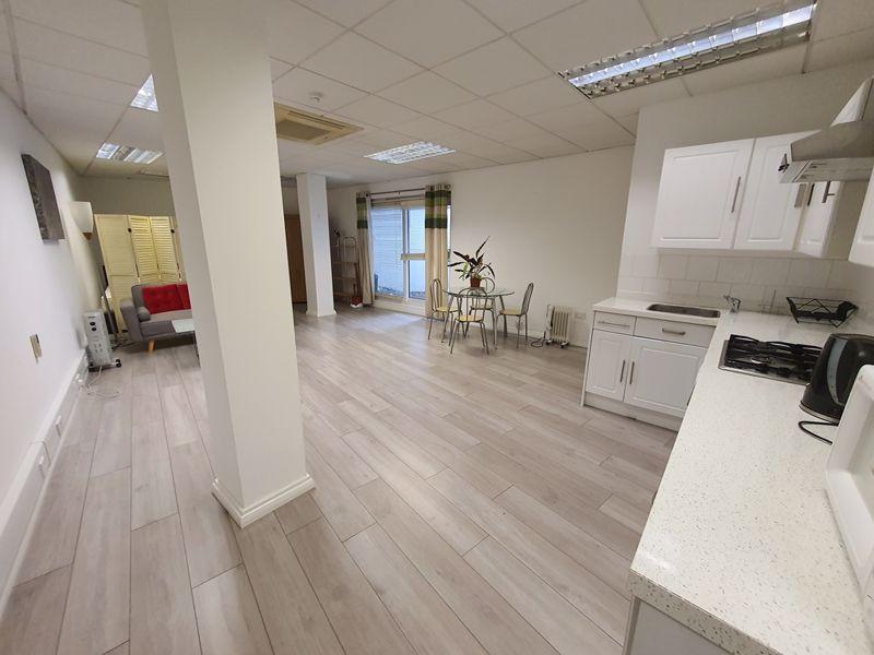 Decima Street, London, SE1 Studio - £1,200 pcm (£277 pw)