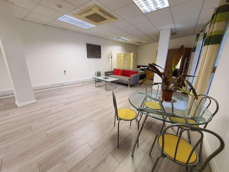 Decima Street, London, SE1 Studio - £1,200 pcm (£277 pw)