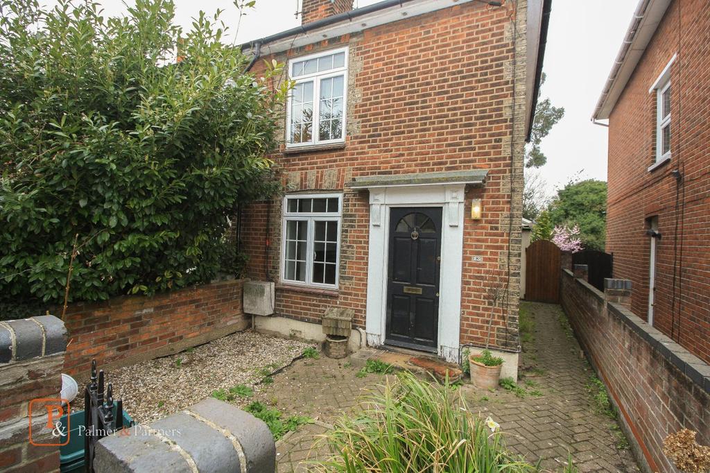 Bergholt Road Colchester Essex Co4 3 Bed Semi Detached House £