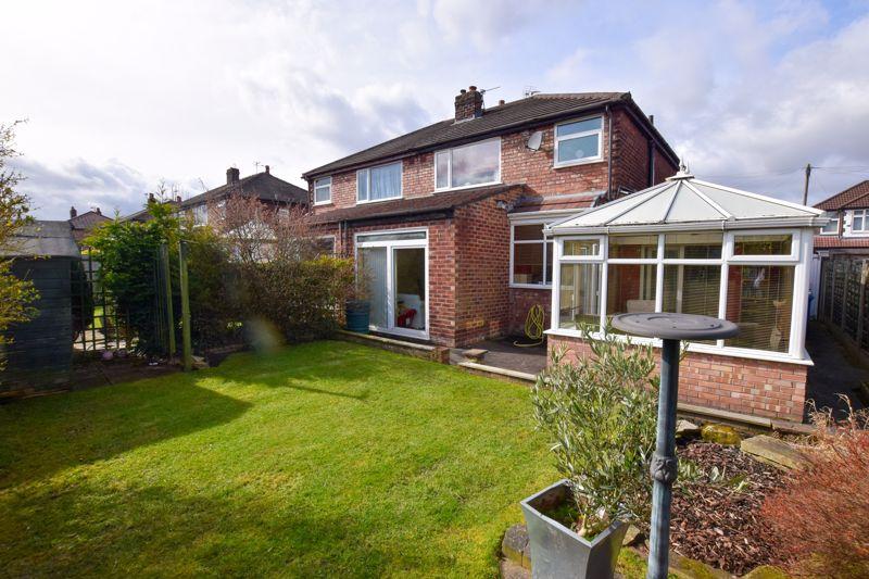 Rydal Avenue, Walton, WA4 6AT 3 bed semi-detached house - £270,000