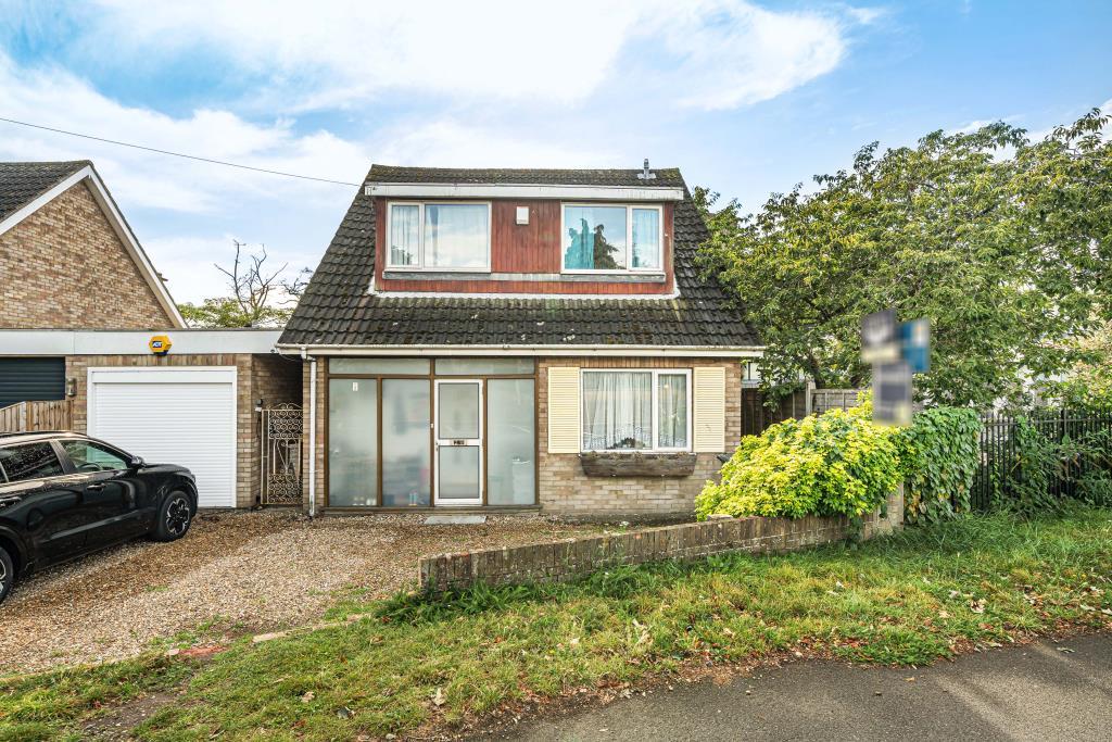 Staines-upon-Thames, Surrey, TW18 3 bed detached house - £2,250 pcm (£ ...