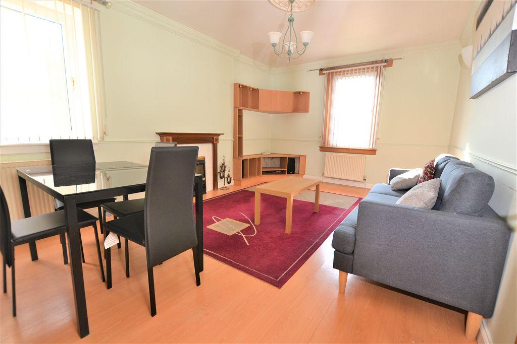 Craigentinny Road, Edinburgh, EH7 6NA 3 bed flat - £895 pcm (£207 pw)