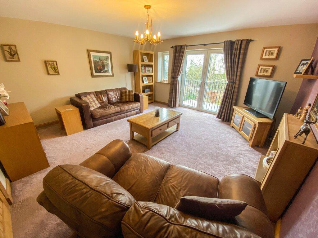 Calderbrook Avenue, Burnley 4 bed townhouse - £195,000