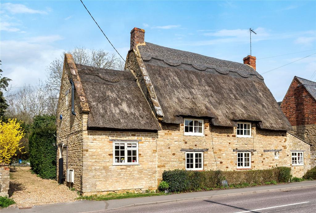 Main Road, Hackleton... 3 bed detached house - £435,000