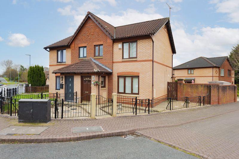 Hobby Court, Hallwood Park, Runcorn 3 bed semi-detached house - £130,000