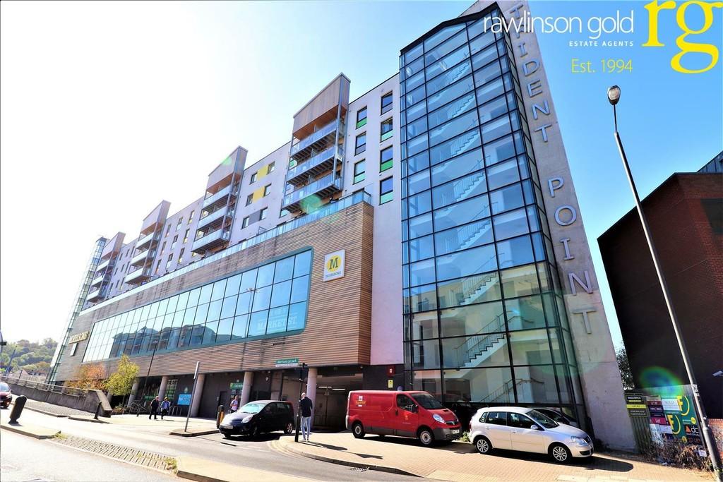 Trident Point, Pinner Road, Harrow 1 bed apartment - £1,450 pcm (£335 pw)