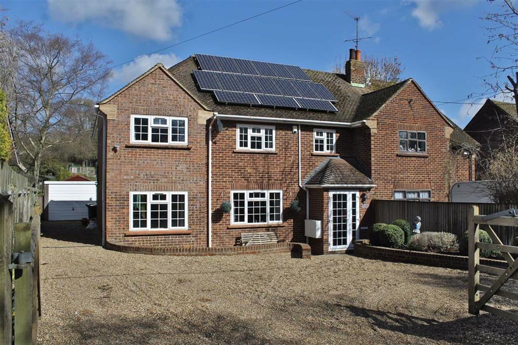 Hays Mead, Luddesdown 4 bed semi-detached house - £550,000
