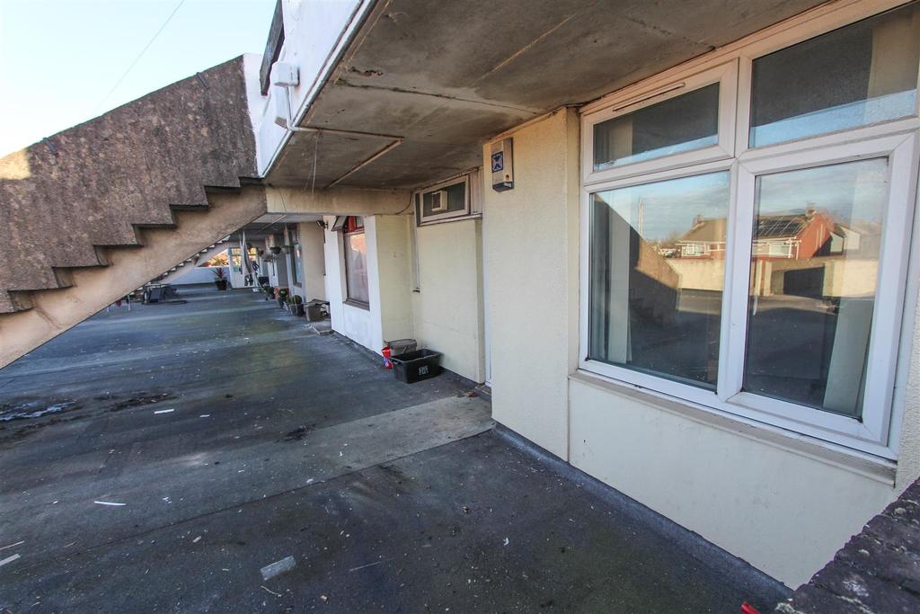 Harden Road, Stockwood, Bristol 1 bed flat - £110,000