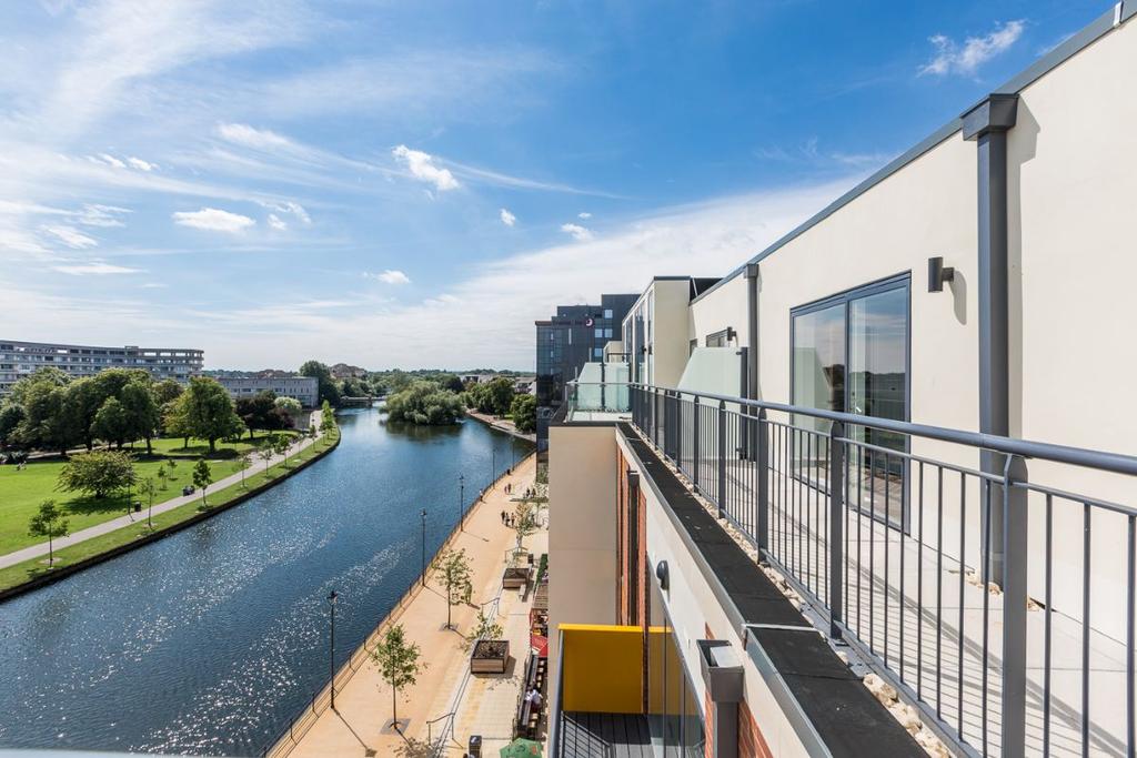 Merchant Gate, Riverside Square, Bedford 2 bed penthouse - £400,000