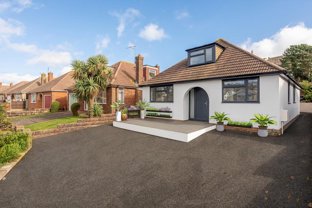 Saltdean Vale, Saltdean, East Sussex... 4 bed bungalow - £600,000