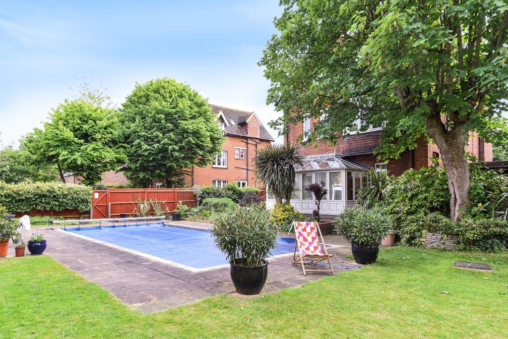 Thrale Road Streatham SW16 1 bed flat - £1,399 pcm (£323 pw)