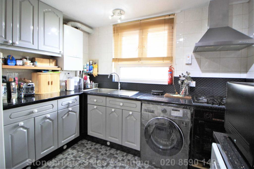 Alfred Prior House, Grantham Road, E12 2 bed flat - £230,000
