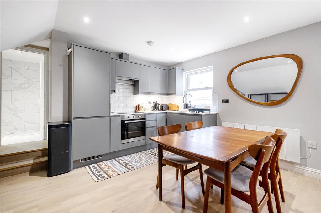 Lockington Road, London, SW8 1 bed apartment - £1,900 pcm (£438 pw)