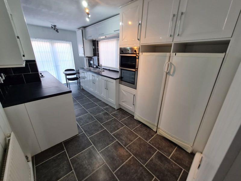 Linacre Lane, Bootle 3 bed house - £595 pcm (£137 pw)