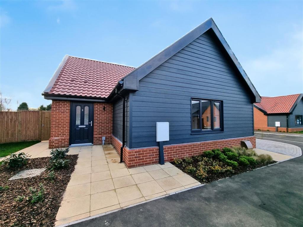 Crowcroft Road, Nedging Tye, Ipswich 3 bed bungalow - £360,000