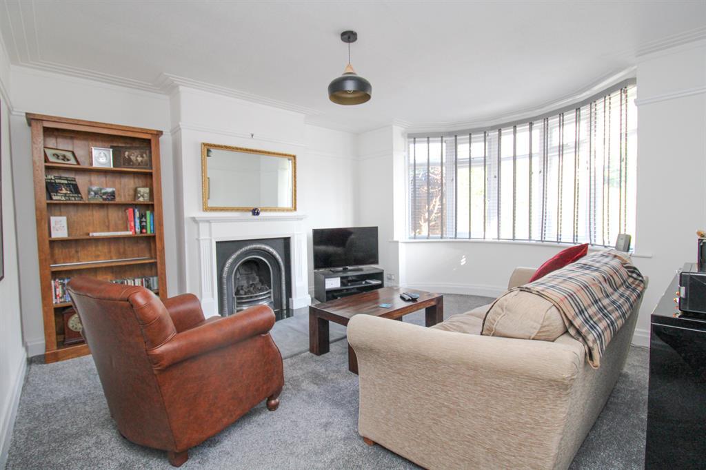 Harrogate Road, Ripon, HG4 1SR 3 bed semi-detached house - £320,000