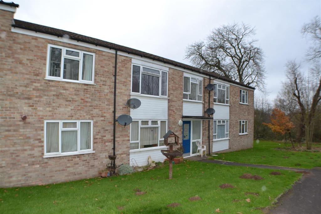 Strokins Road, Kingsclere, RG20 2 bed flat - £1,100 pcm (£254 pw)