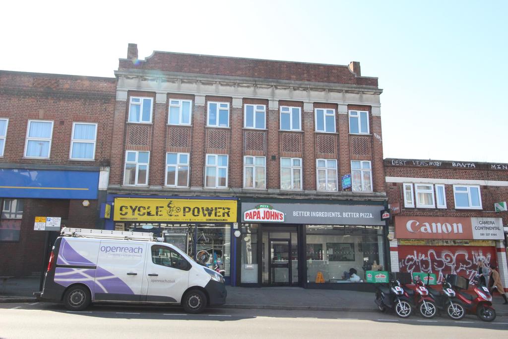 Central Road, Worcester Park KT4 2 bed flat - £1,150 pcm (£265 pw)